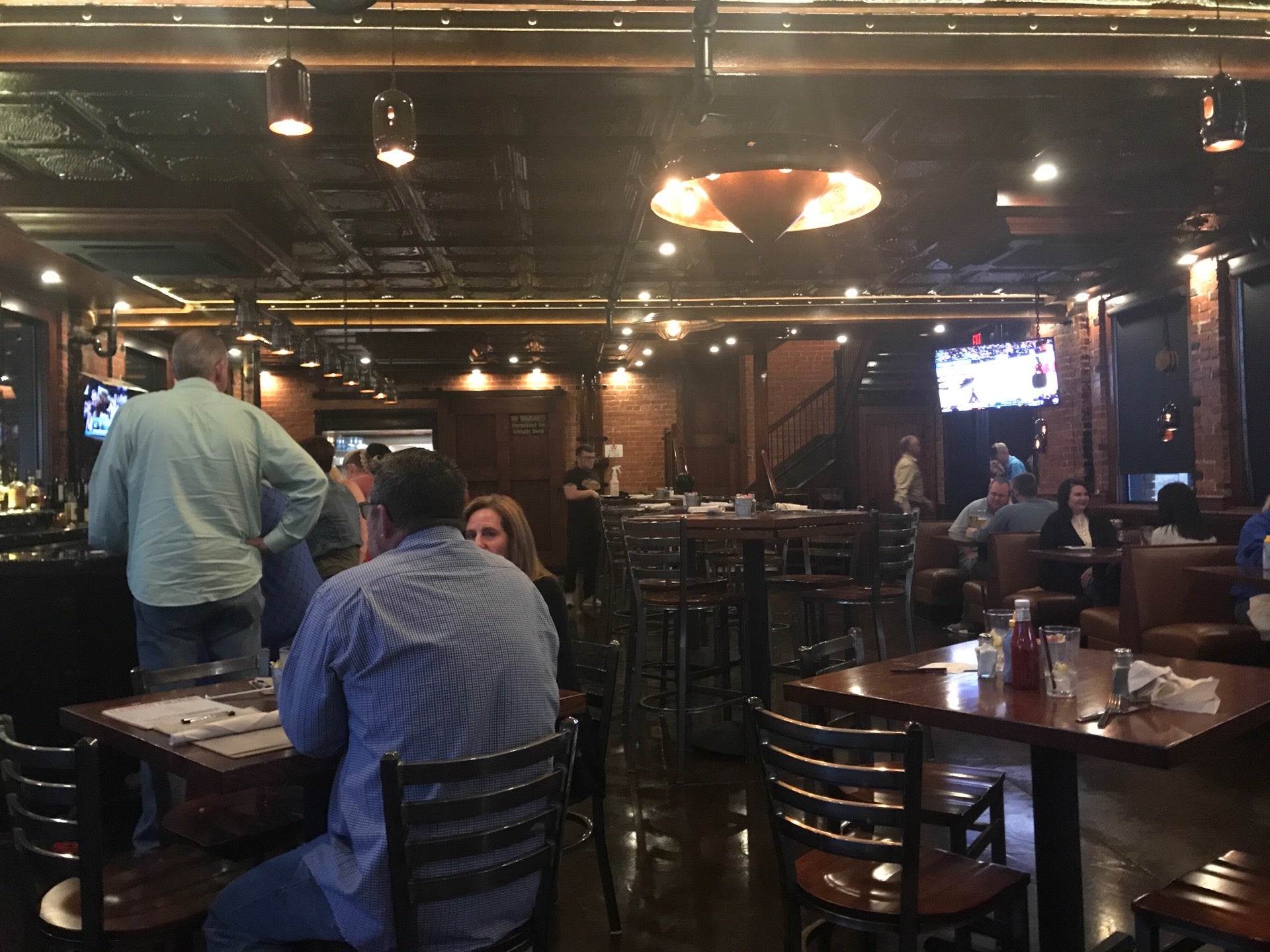 Shindigs Bar and Grill - Winfield, KS 67156