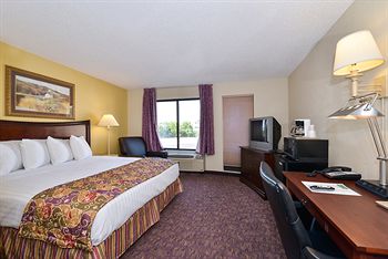 Lamplighter Inn-South - Springfield, MO 65804